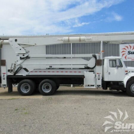 104' Altec AM900 on a 2001 International 4900 - Sunrise Equipment