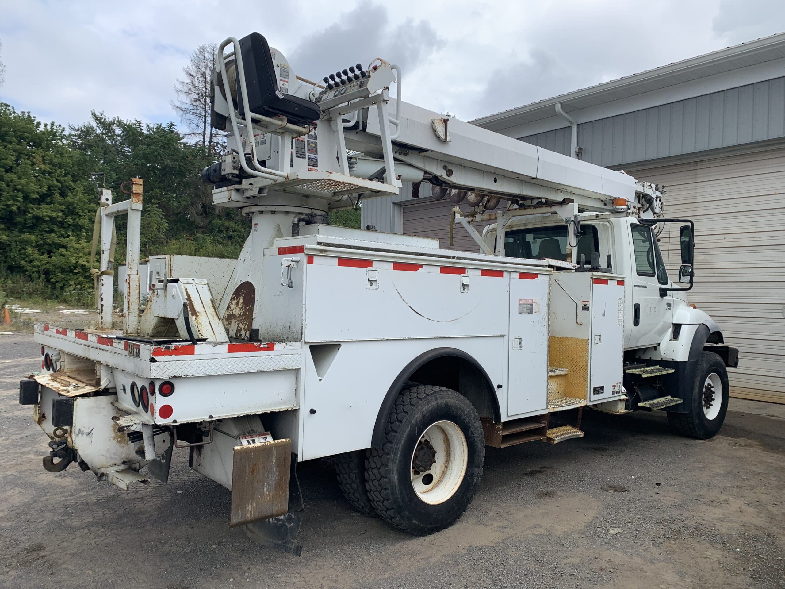 ALTEC DM47-TR DIGGER DERRICK ON A 2007 INTERNATIONAL 7300 4X4 UTILITY ...