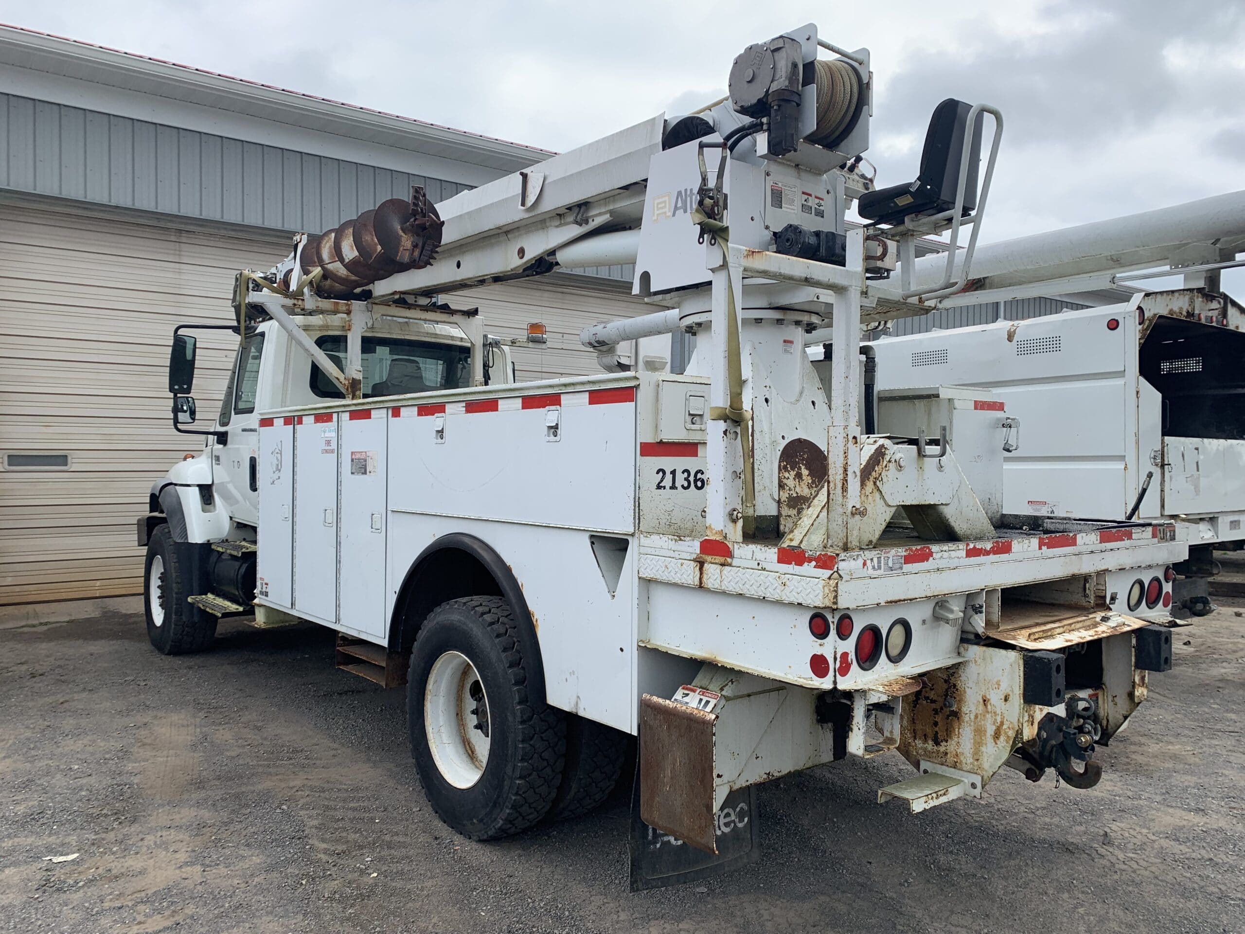 ALTEC DM47-TR DIGGER DERRICK ON A 2007 INTERNATIONAL 7300 4X4 UTILITY ...