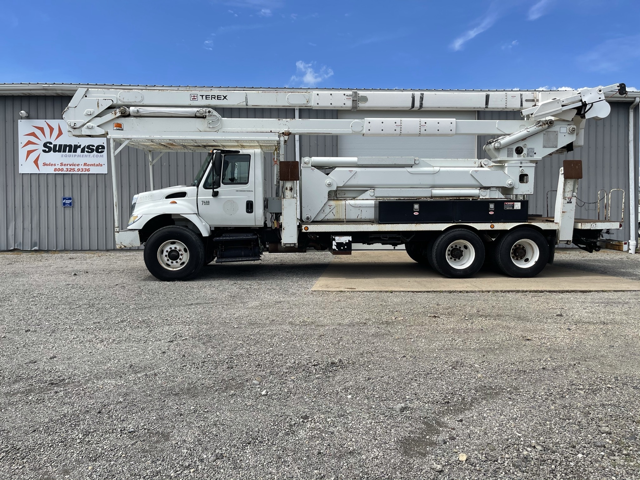 Bucket Trucks for Sale | Bucket Rentals | Sunrise Equipment