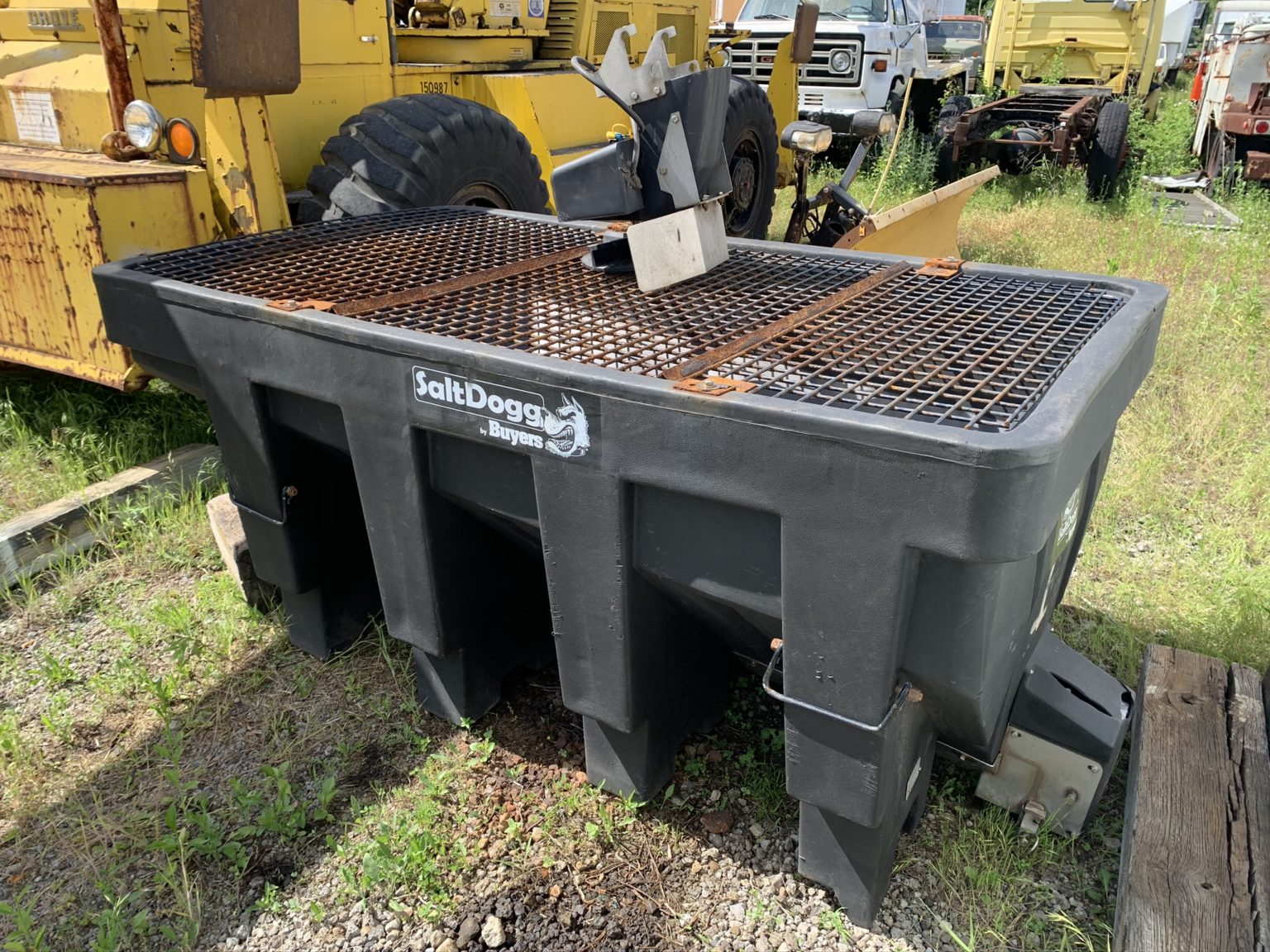 1.5 CUBIC YARD BUYERS PRODUCTS SALTDOGG TRUCK BED POLY HOPPER SALT ...