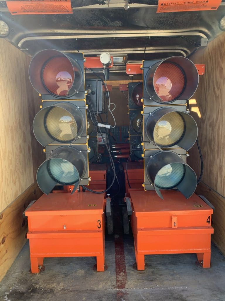 SAFETY SQ2 PORTABLE TRAFFIC SIGNALS + CARGO UTILITY TRAILER