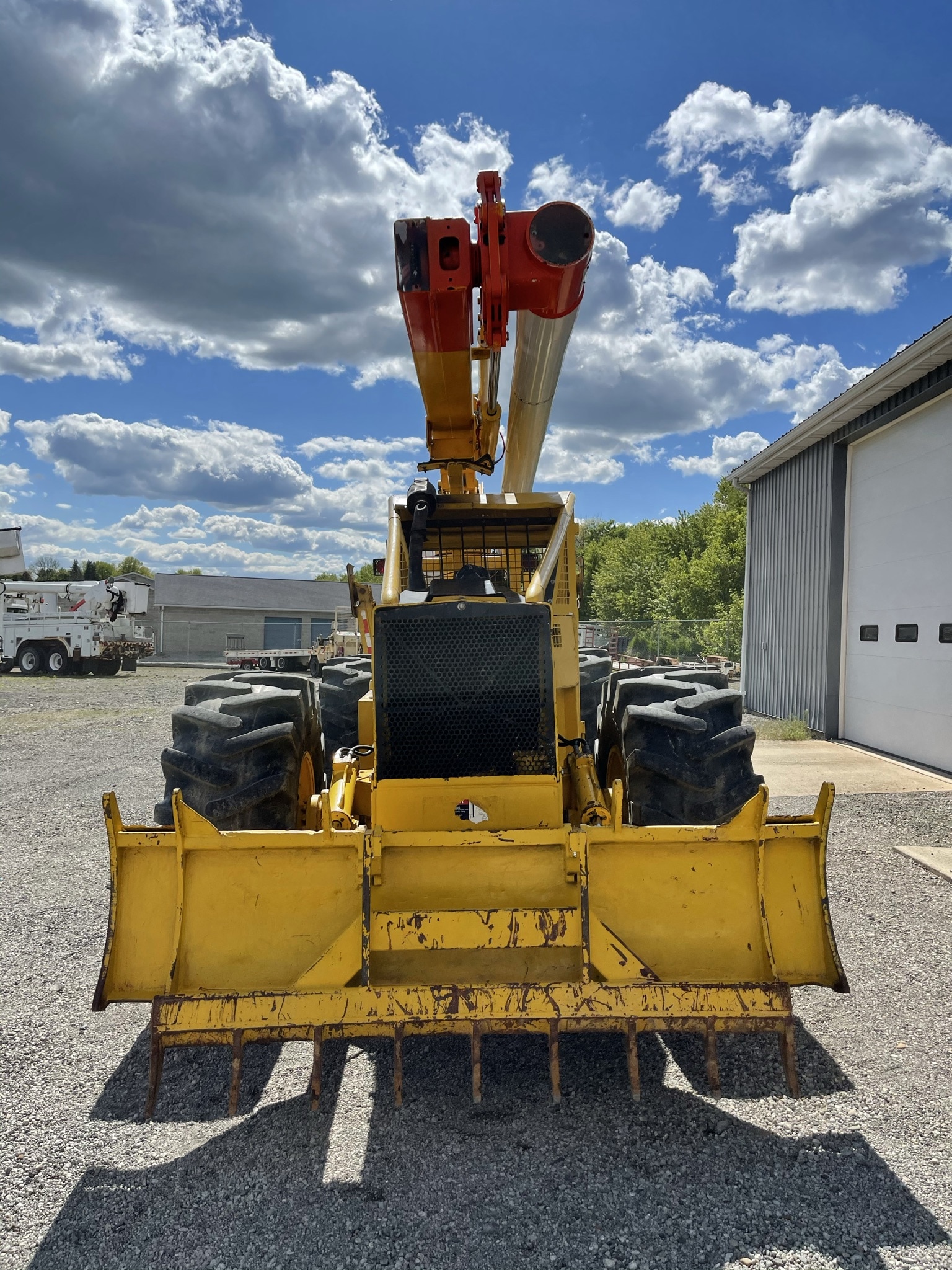 2009 61' ALTEC LRV56 ON TIMBERJACK 240A SKIDDER - Sunrise Equipment