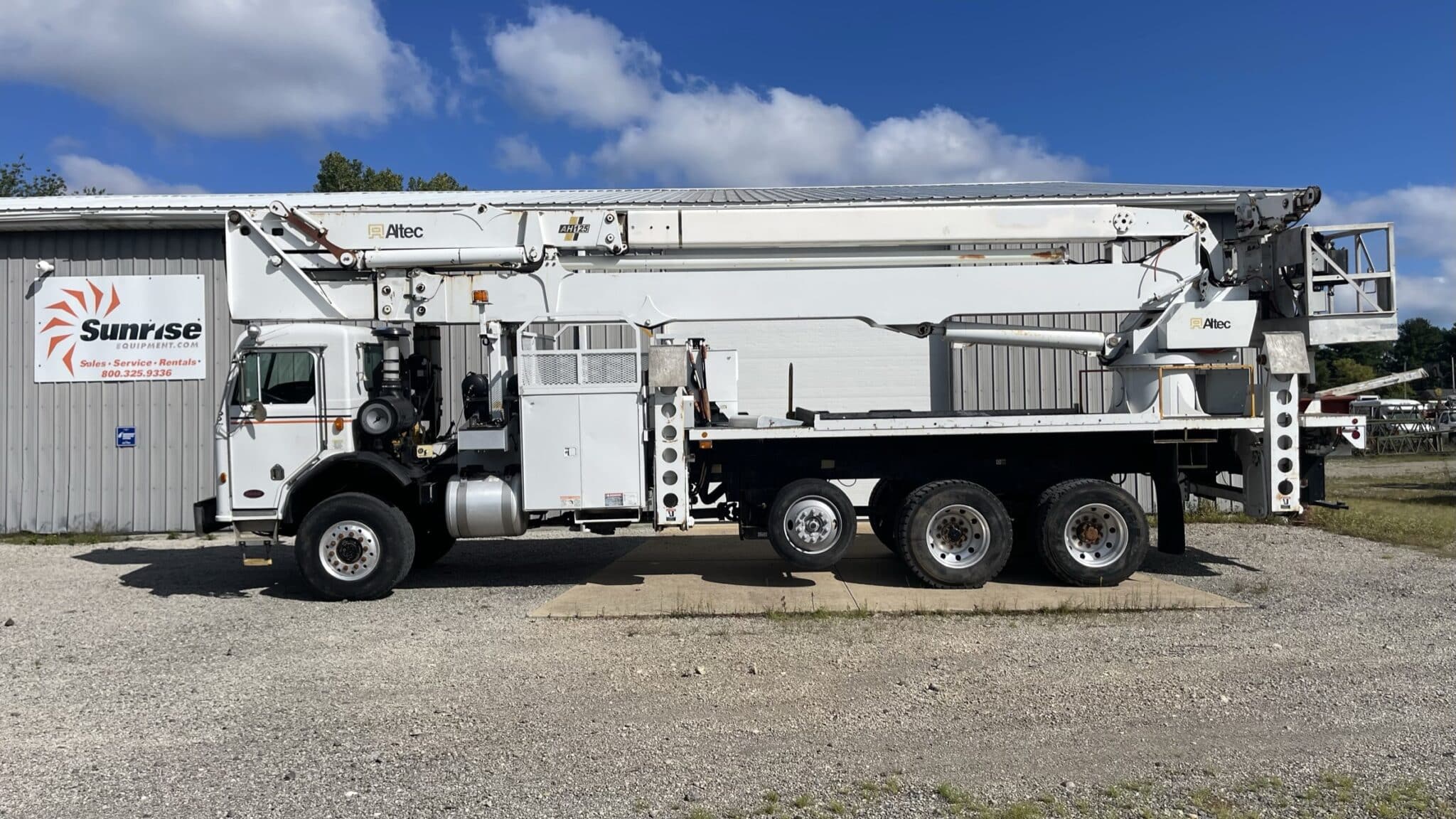 Altec AH125 on a 2002 Peterbilt 320 6X6 Chassis | Sunrise