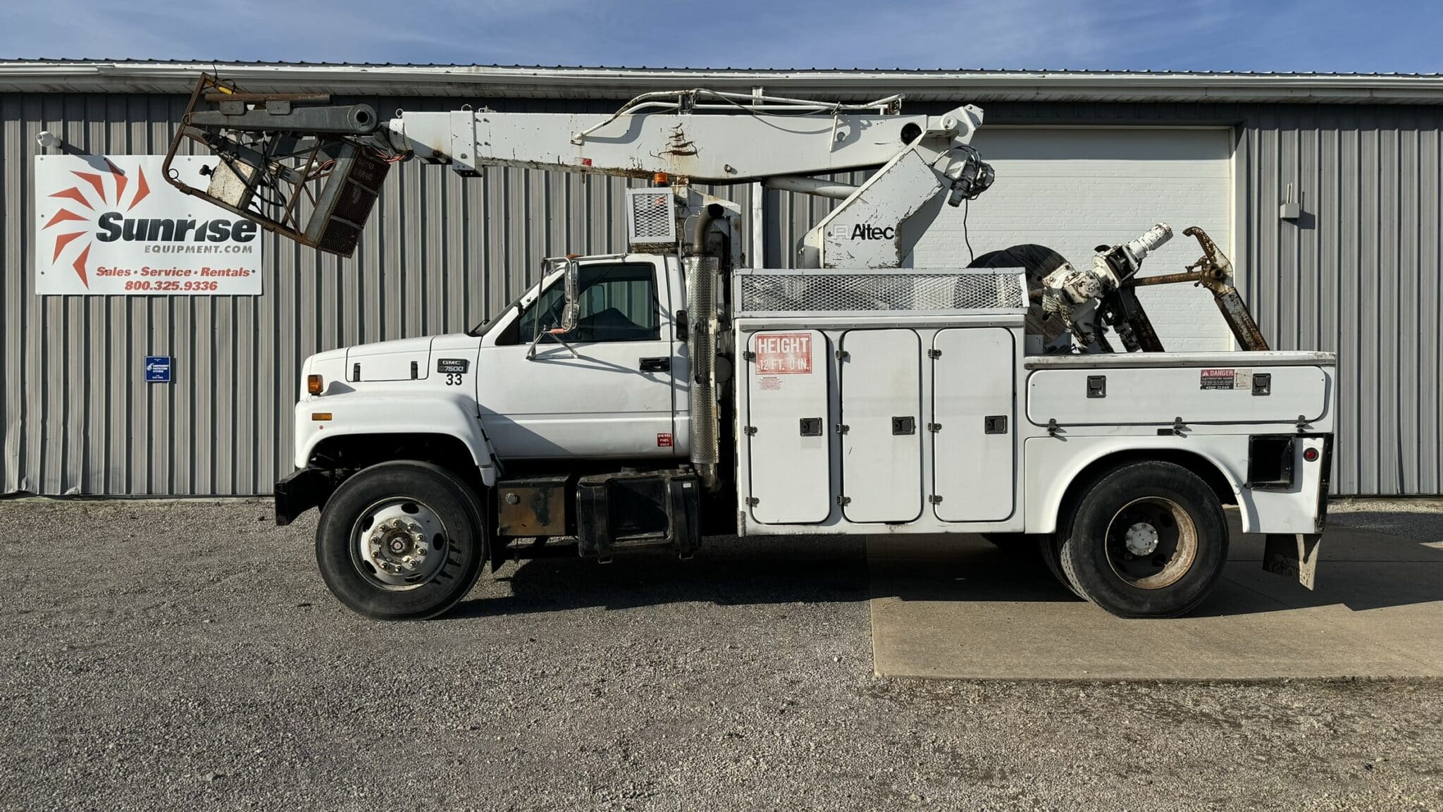 45' ALTEC CABLE PLACER ON A 1999 INTERNATIONAL 4700 4X2