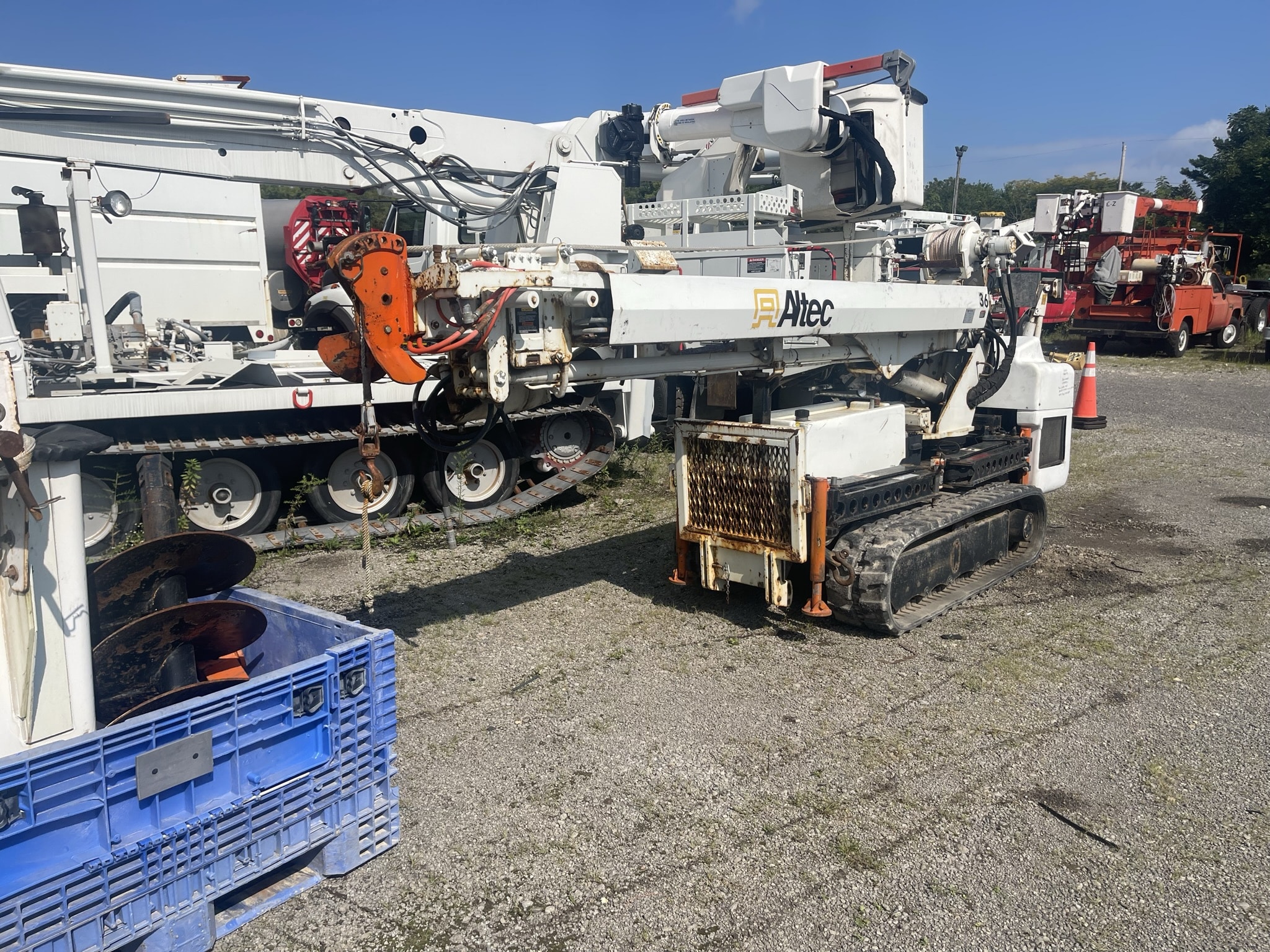 2005 ALTEC DB35 BACKYARD DIGGER - Sunrise Equipment