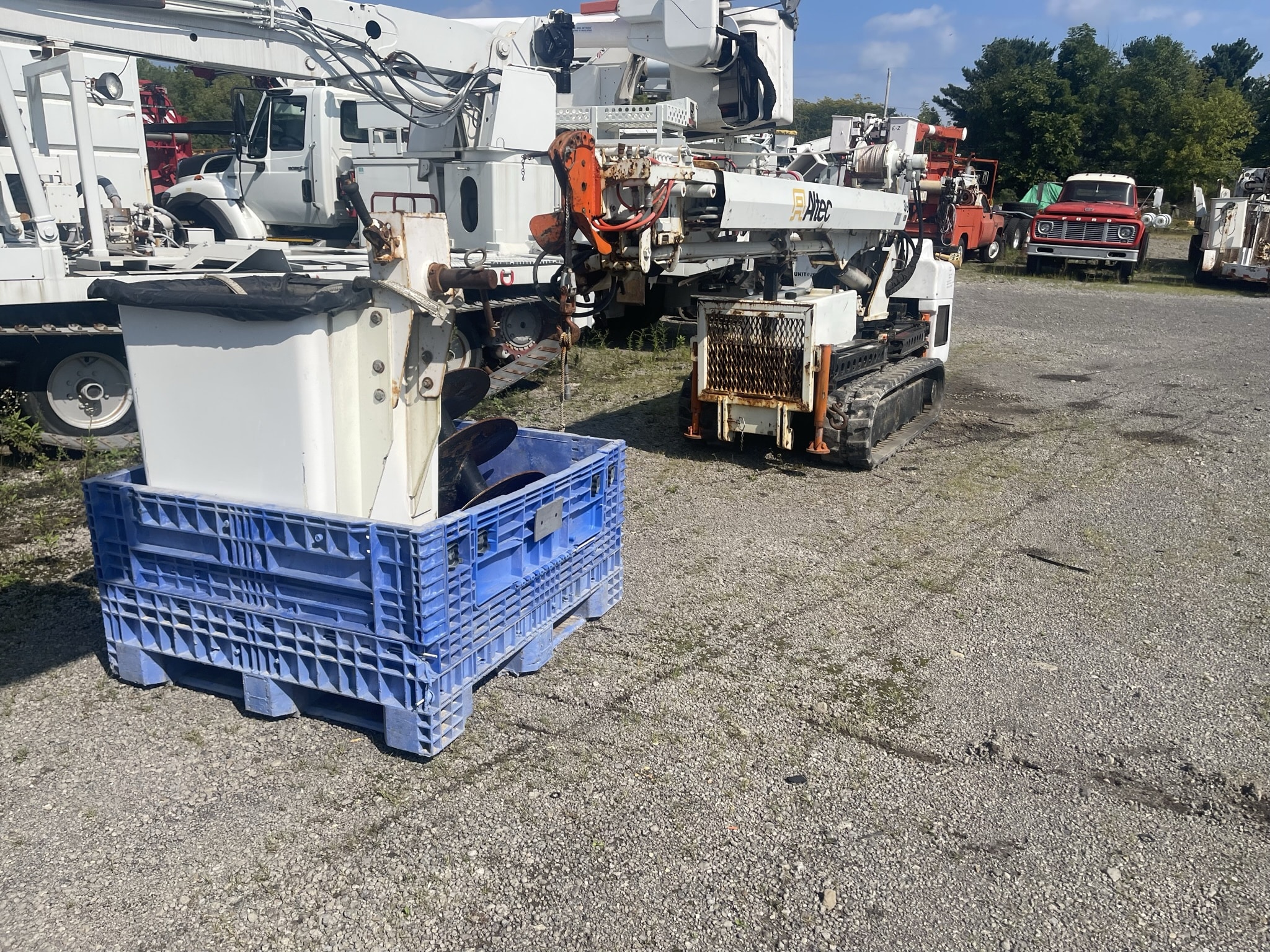 2005 ALTEC DB35 BACKYARD DIGGER - Sunrise Equipment