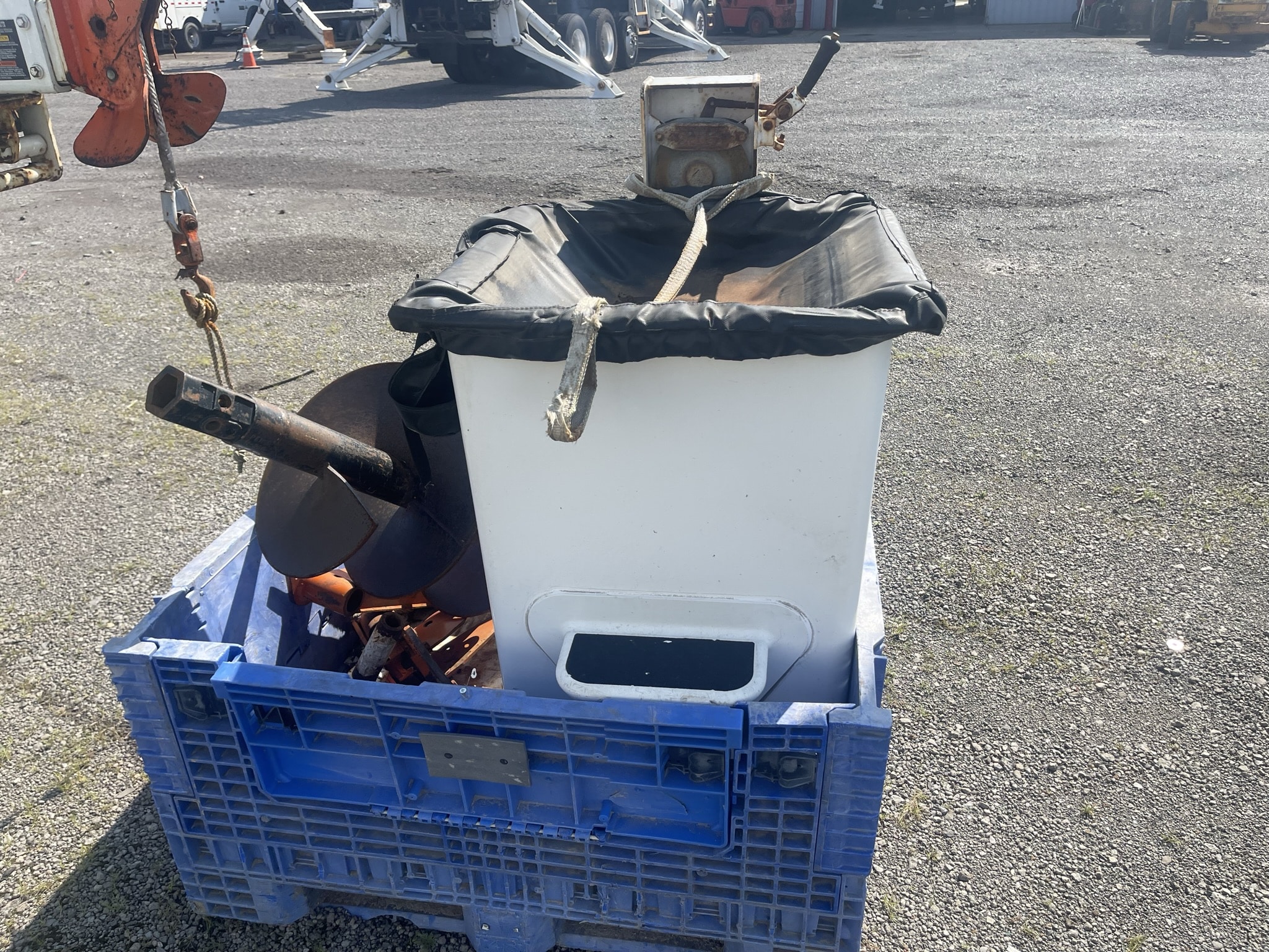 2005 ALTEC DB35 BACKYARD DIGGER - Sunrise Equipment