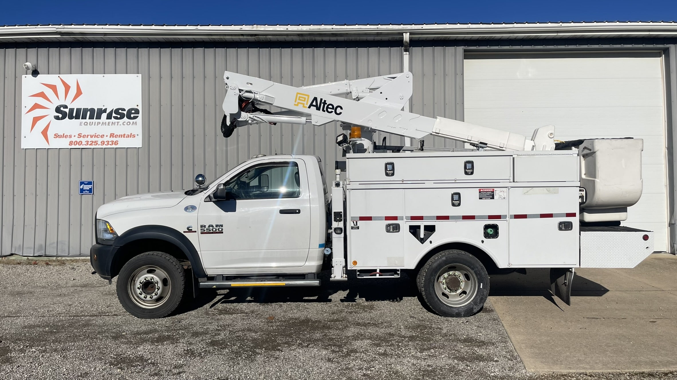 Bucket Trucks for Sale | Bucket Rentals | Sunrise Equipment