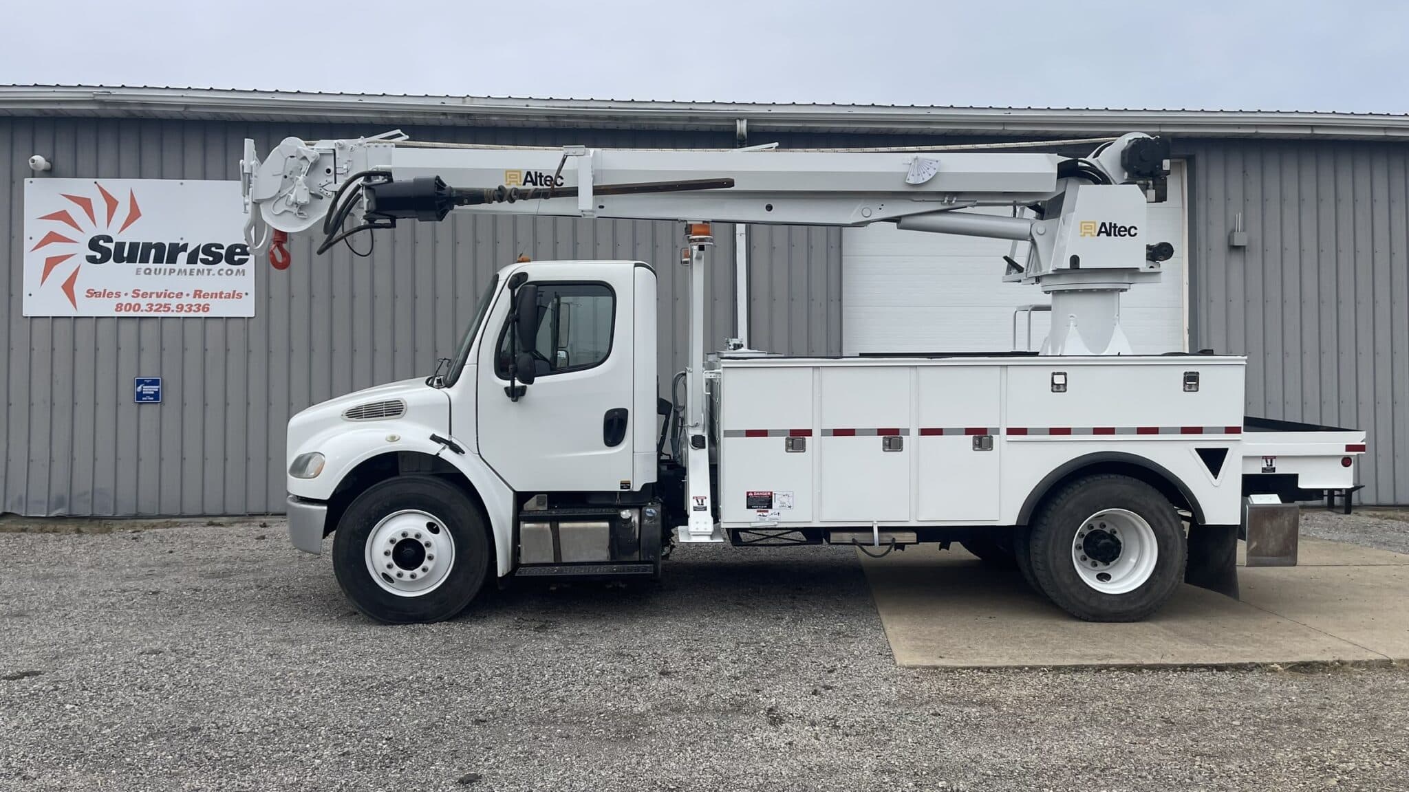 Digger Derricks | Diggers for Sale | Sunrise Equipment