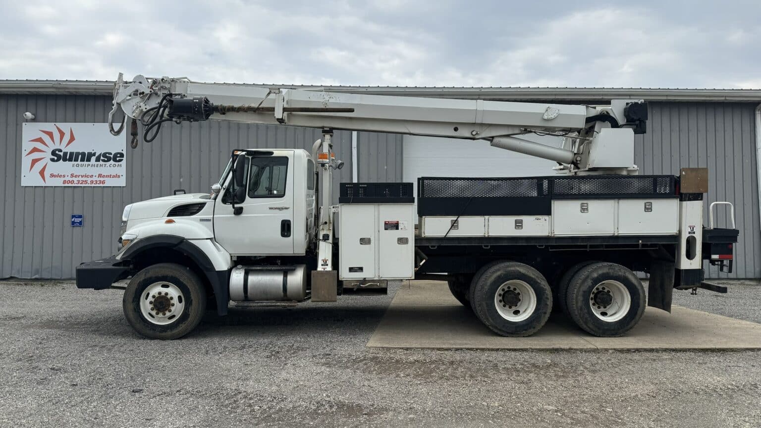 Digger Derricks | Diggers for Sale | Sunrise Equipment