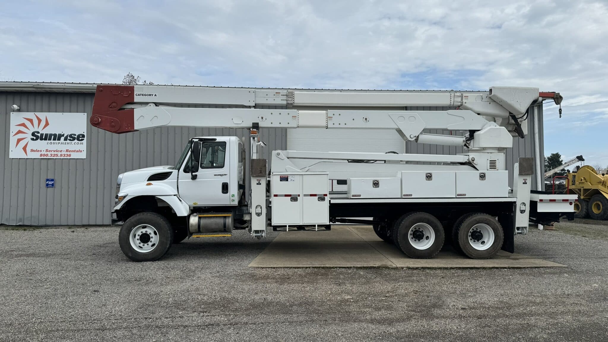 Bucket Trucks for Sale | Bucket Rentals | Sunrise Equipment