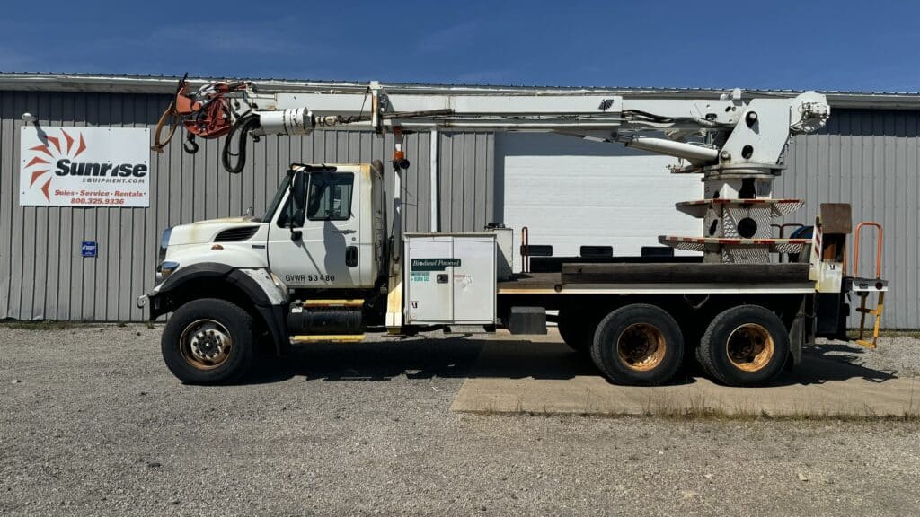 Digger Derricks | Diggers for Sale | Sunrise Equipment