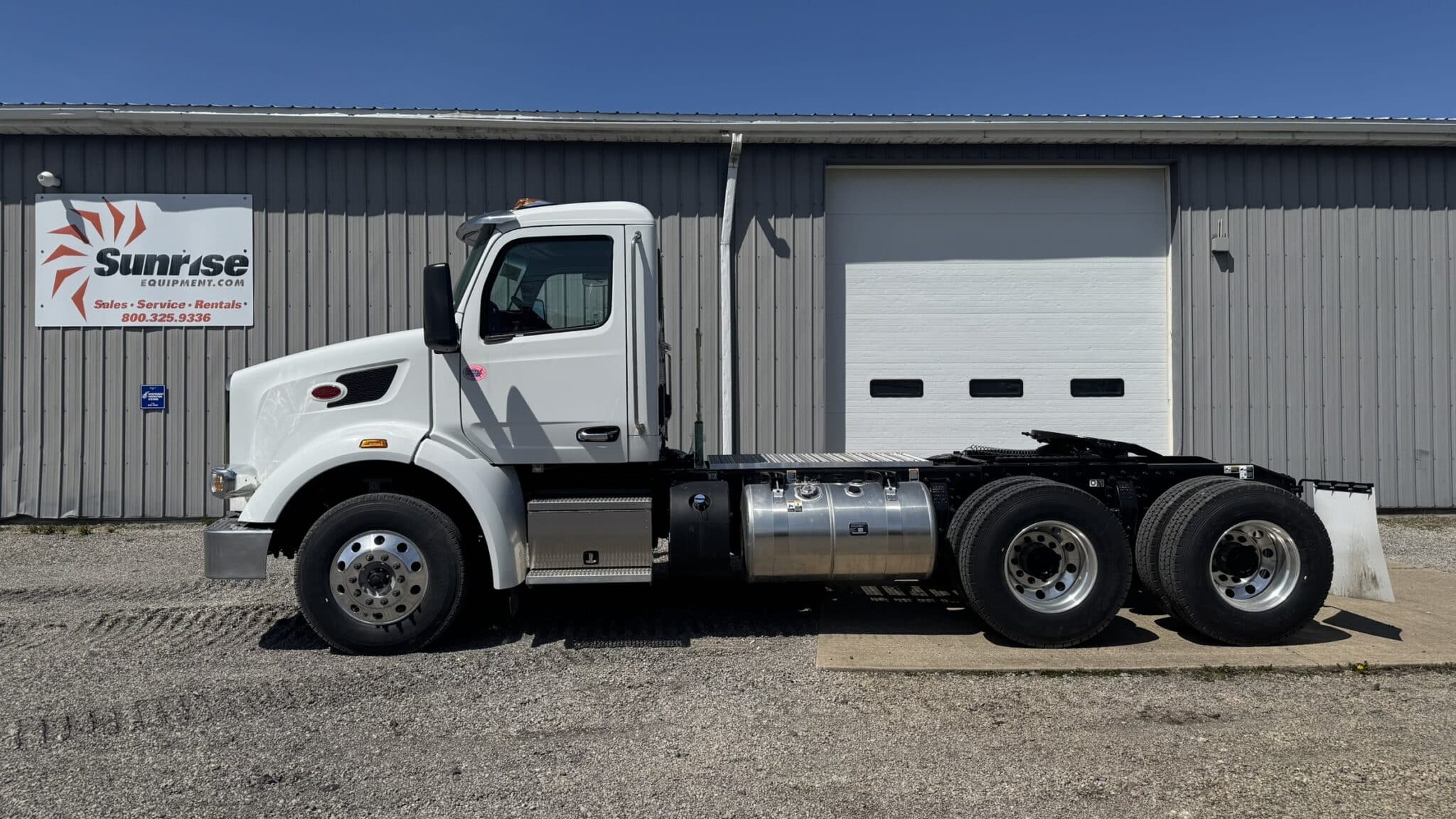 2025 Peterbilt 567 Day Cab Tandem Semi | 5th‑Wheel