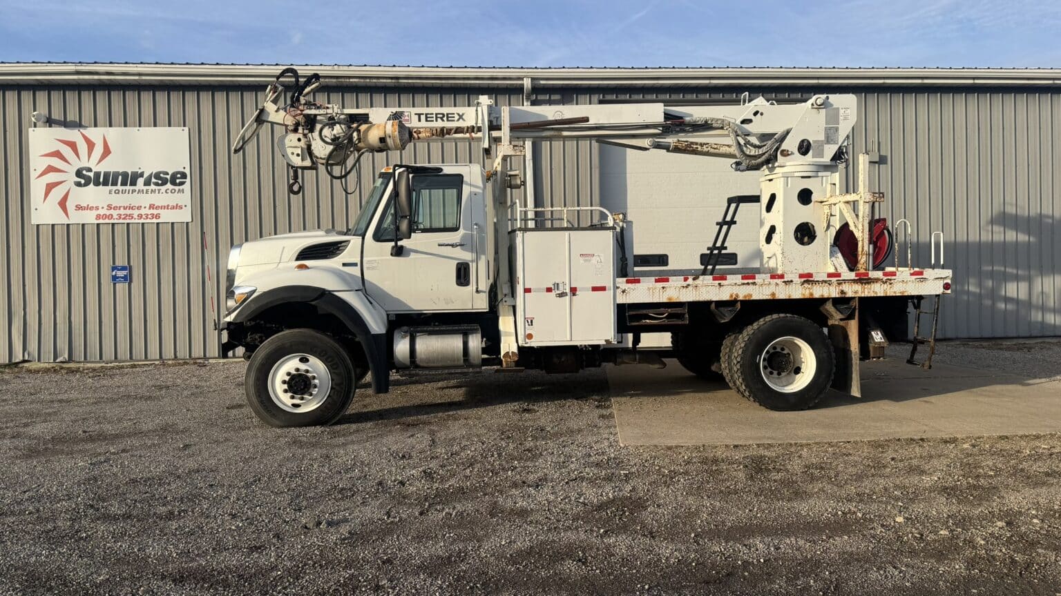 Digger Derricks | Diggers for Sale | Sunrise Equipment
